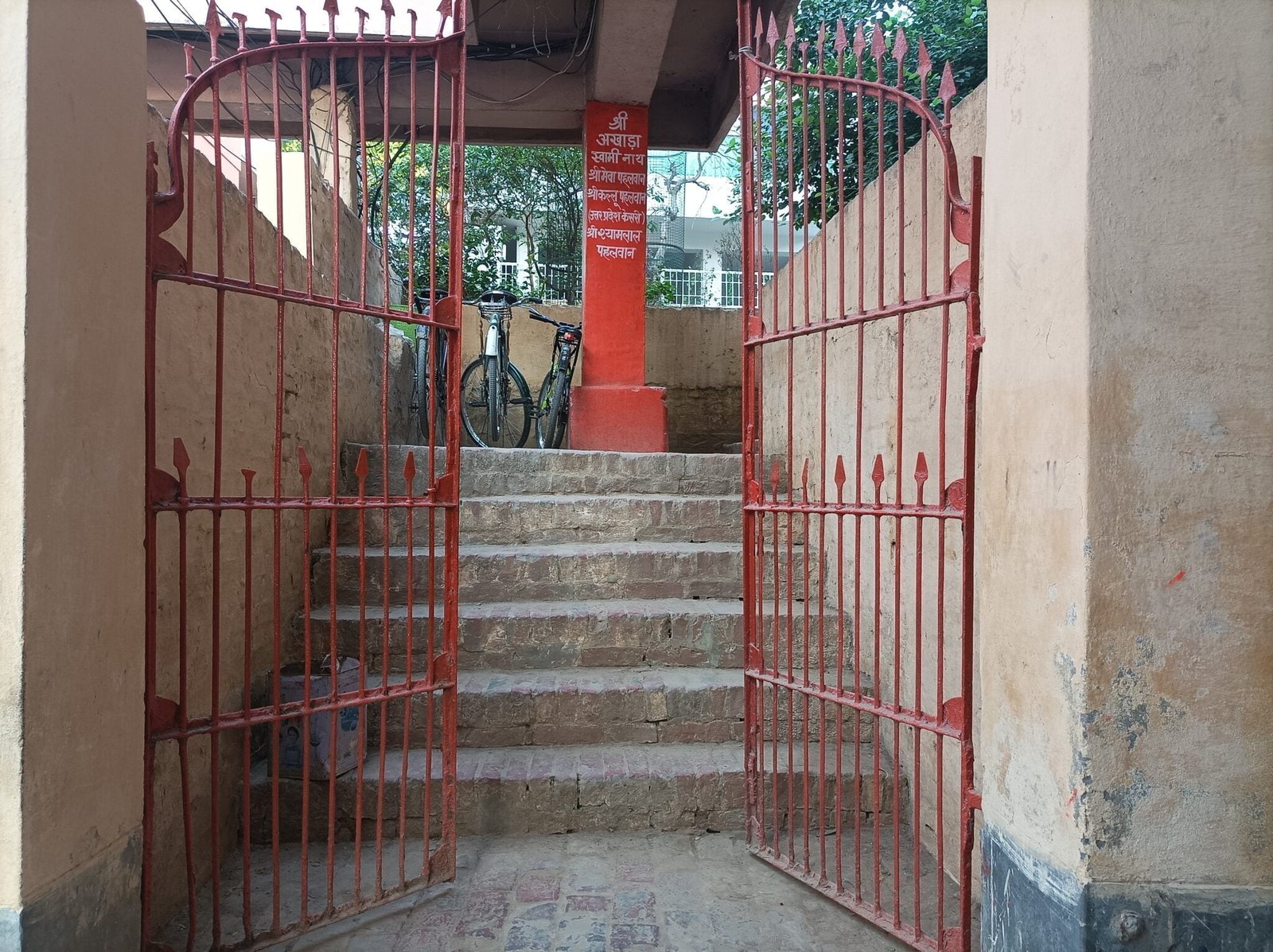 Exercise Place Pahlwan Akhada Gate Varanasi Best - Varanasi Best Images ...