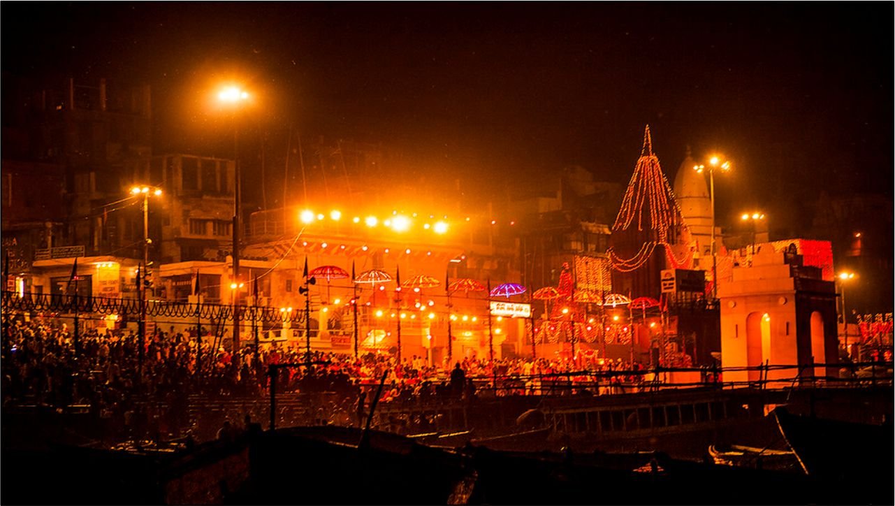 Beautiful View Of Evening Aarti In Dashasawmedh Ghat Varanasi Best ...